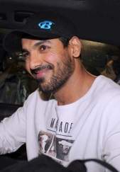 Newlywed Jhon Abraham arrives - M9.news