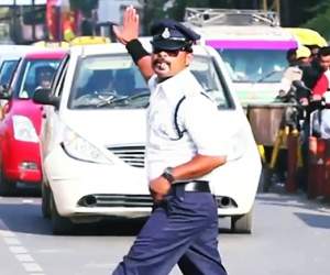 Viral video: Traffic Cop's moon walk dance - M9.news
