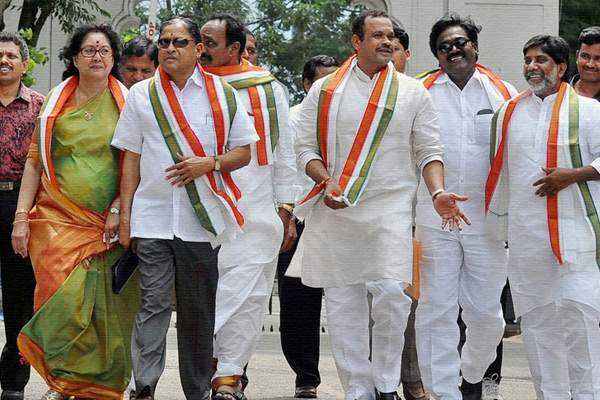 Telangana Congress MLA Jump, Telangana Congress MLAs Join TRS