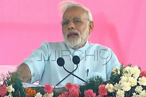 Modi Praises Telangana CM KCR, PM Modi Praises Telangana CM KCR