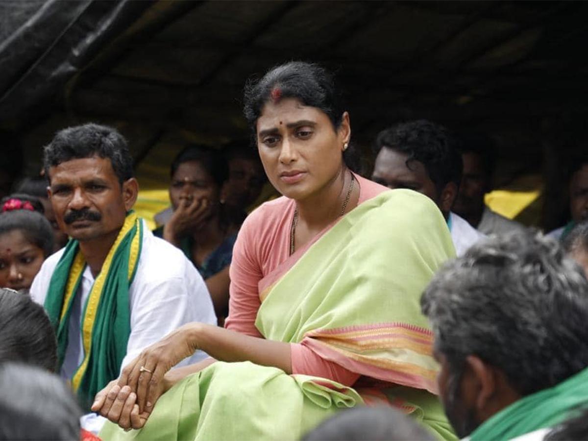 Mundhu Nuyyi Venuka Goyyi Scenario For YS Sharmila