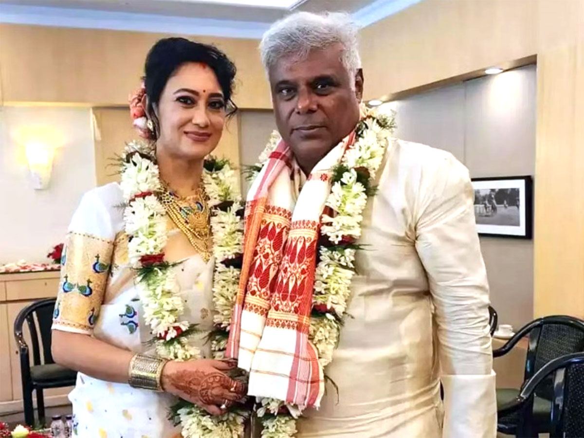 60 Yr Old Tollywood Actor Ashish Vidyarthi Marries 33 Yr Old Lady