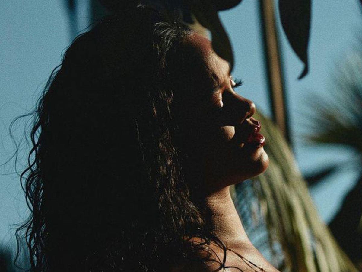 Rihanna Goes Topless In Her Maternity Photos