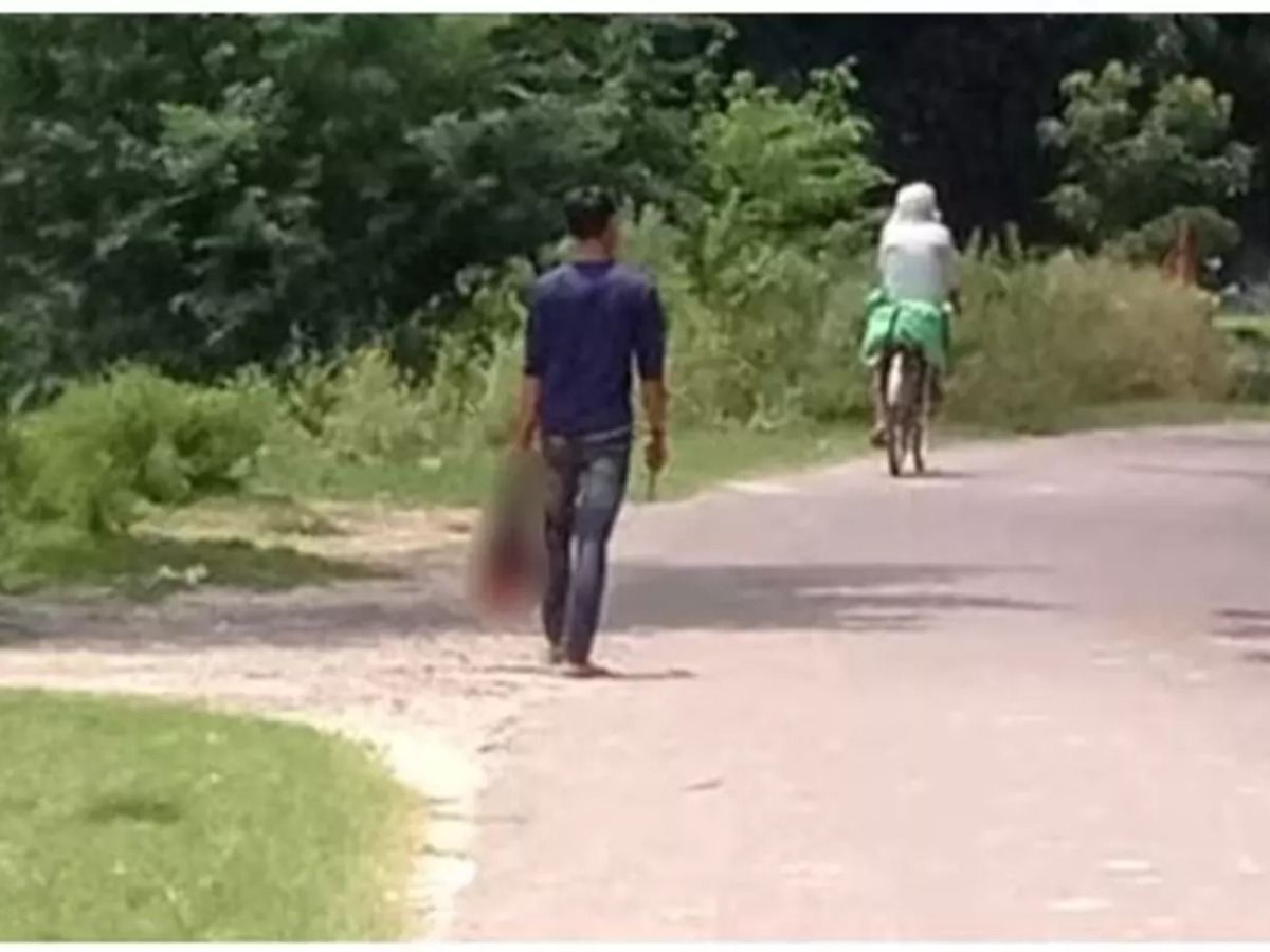 Man Kills Sister And Walks With Her Head