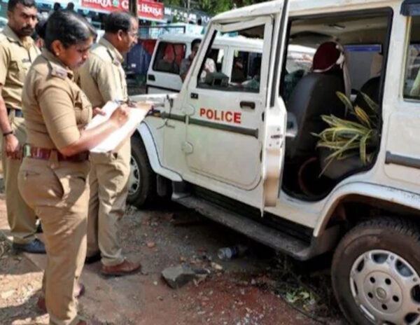 Kerala Police Locks Karnataka Police