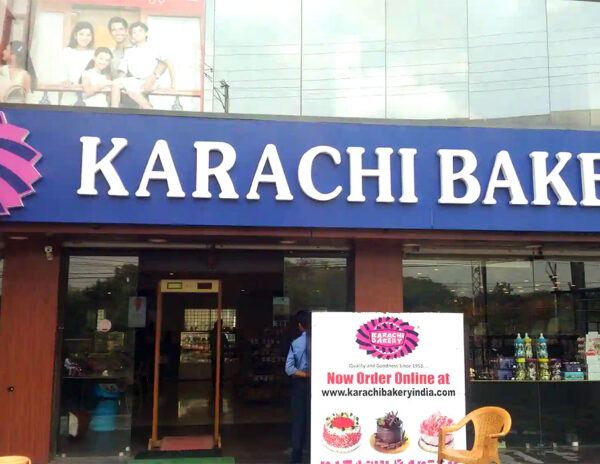 Karachi Bakery Logo Karachi Bakery Chocolate Cashew Biscuits, 400g