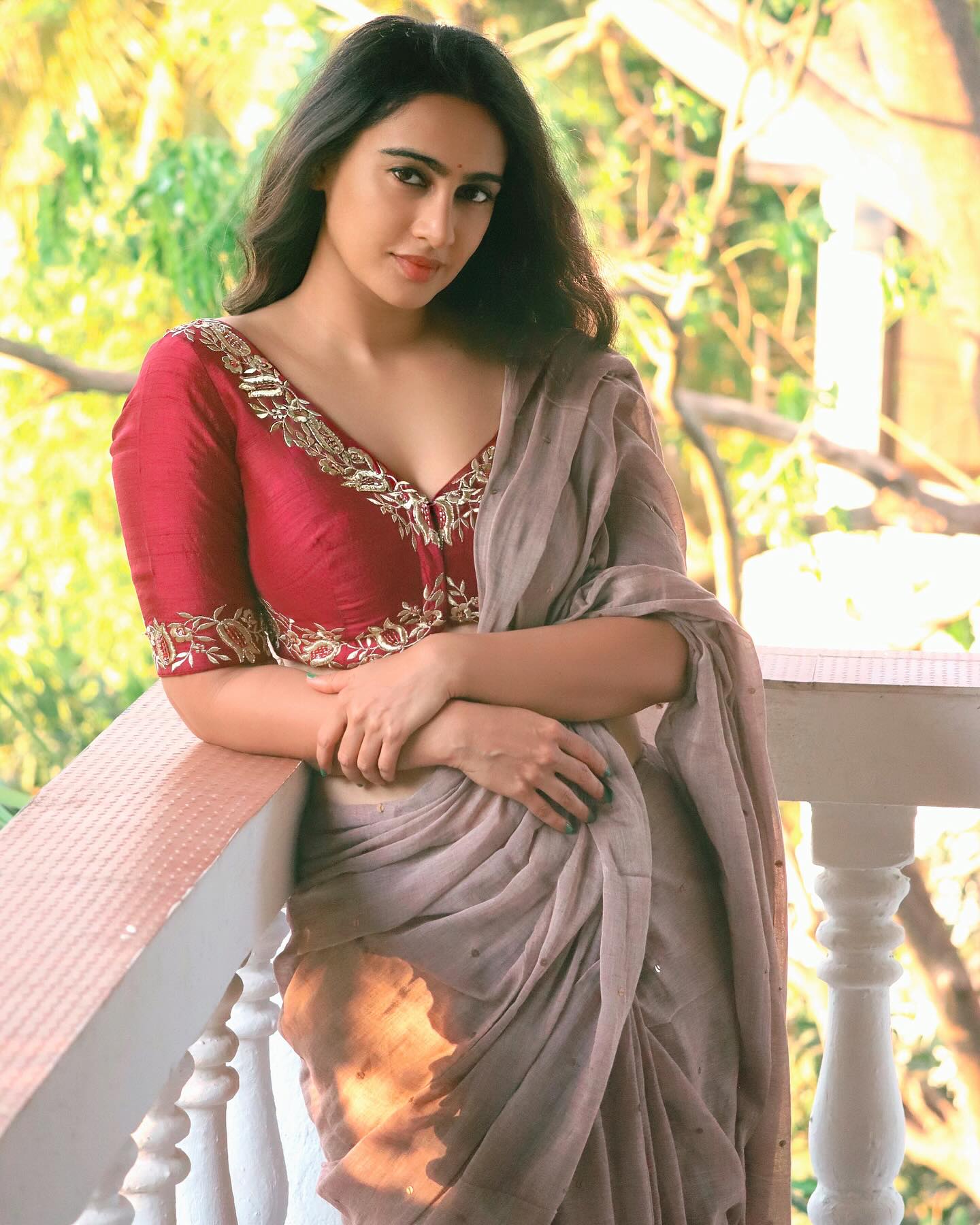 Pic Talk Megha Shukla Sexy Saree Supremacy