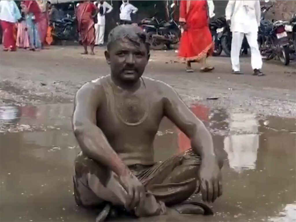 Famous Mud Scene from Nayak Scene Comes Alive