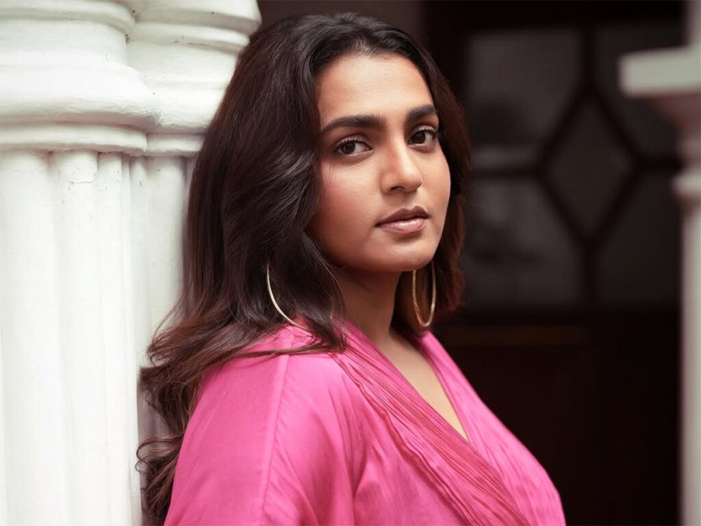 Actress Parvathy Thiruvothu Adds More Fuel to Nayanthara & Dhanush Fight