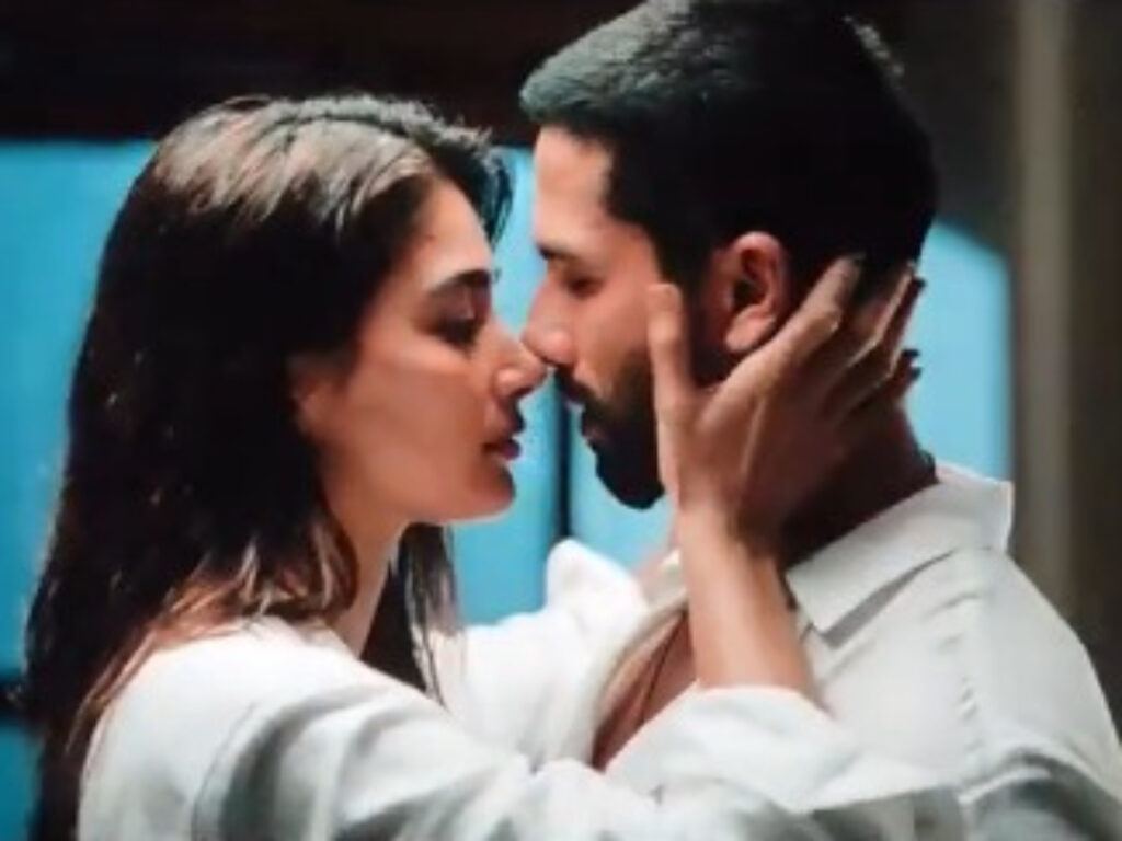 Pooja Hegdes Kissing Scene Why No Outrage 7334