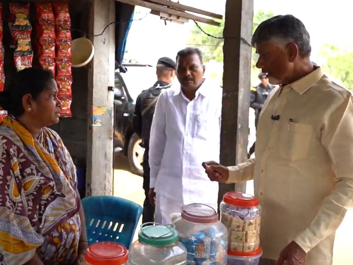 Chandrababu Naidu Stops Convoy, Visits Baddi Shop