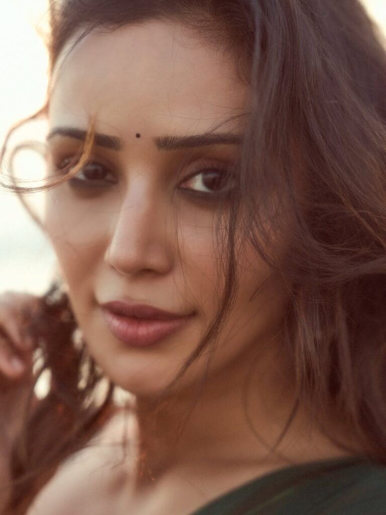 Pure fire, Just the Face - Anaira Gupta in Saree