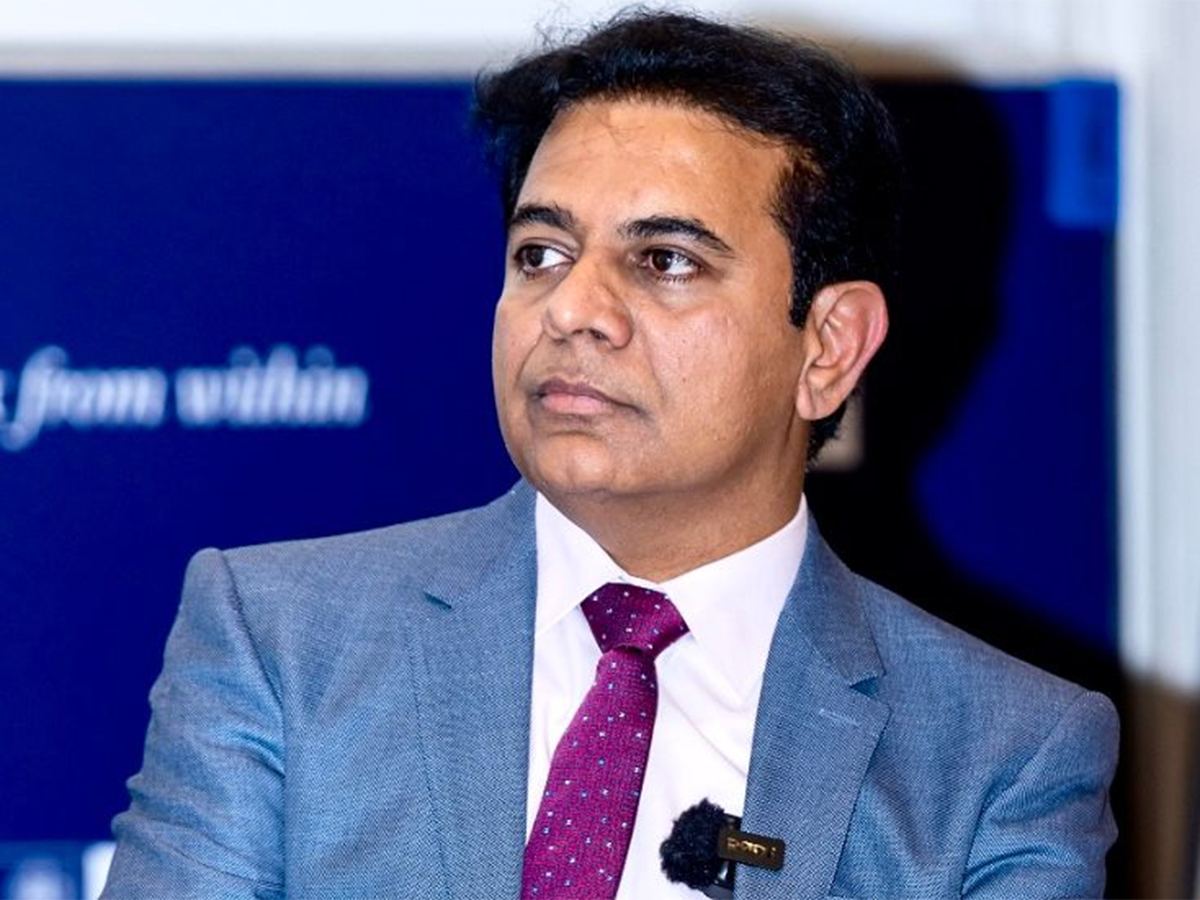 KTR Unable to Take Advantage Given by his Father KCR
