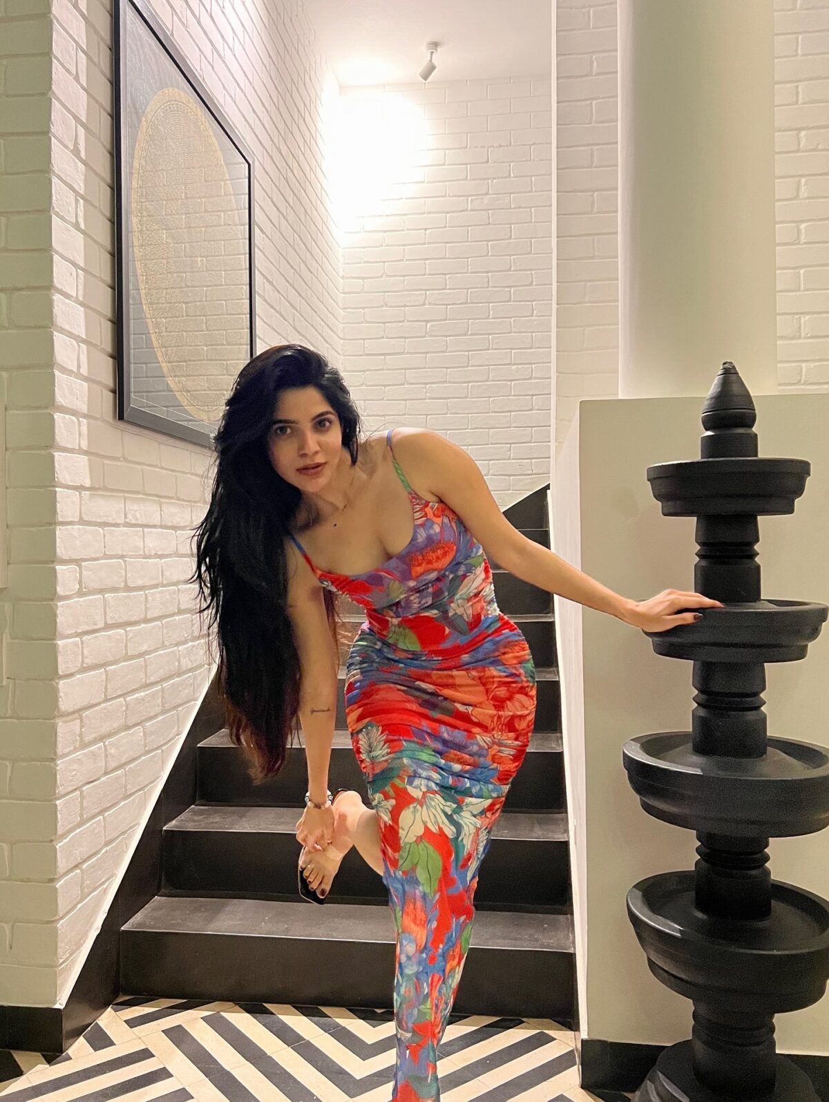 Lit Looks, Wild Curves: Divyabharathi Goes Bold!
