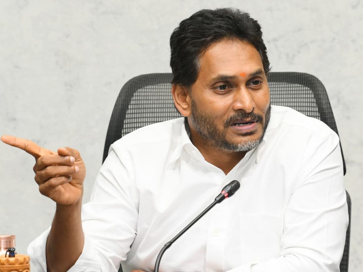 YS Jaganmohan reddy meeting at Tadepalli palace