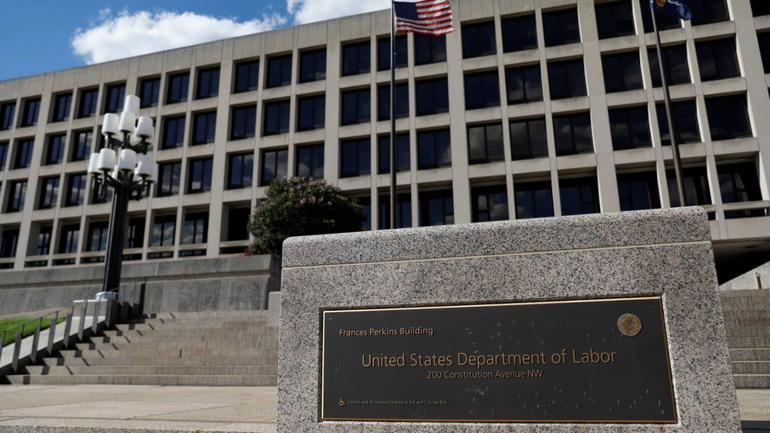 DOL Resumes LCA Submissions from 31 October 2025